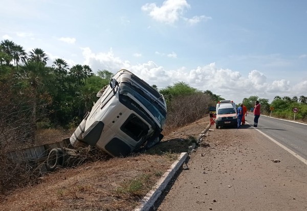 Motorista desobedece ordem de parada da PRF e capota na BR-304 em ... Motorista desobedece ordem de parada da PRF e capota na BR-304 em ...
